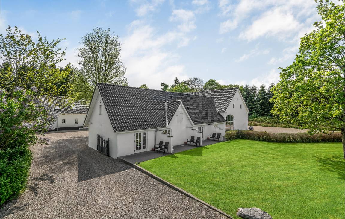 950 M² Maalaistalo ∙ 13 Makuuhuonetta ∙ 32 Vierasta - Billund