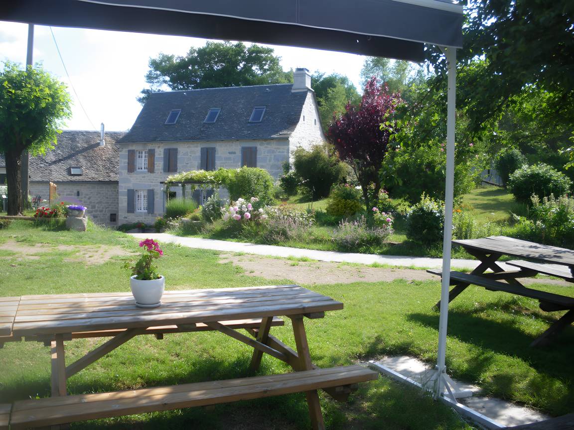 200 M² Maison De Vacances ∙ 8 Chambres ∙ 27 Personnes - Laguiole
