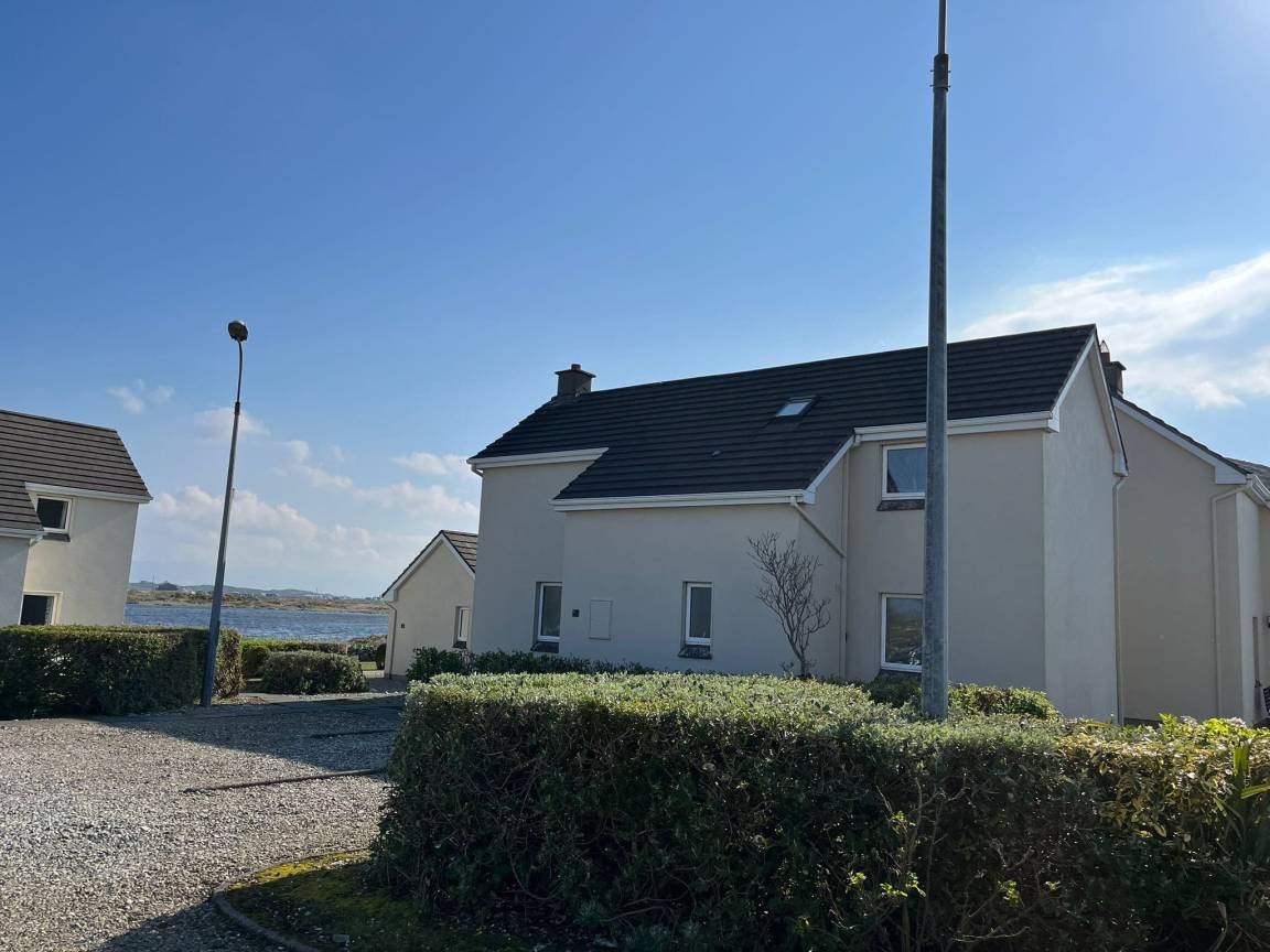 84 M² House ∙ 3 Bedrooms ∙ 7 Guests - Clifden