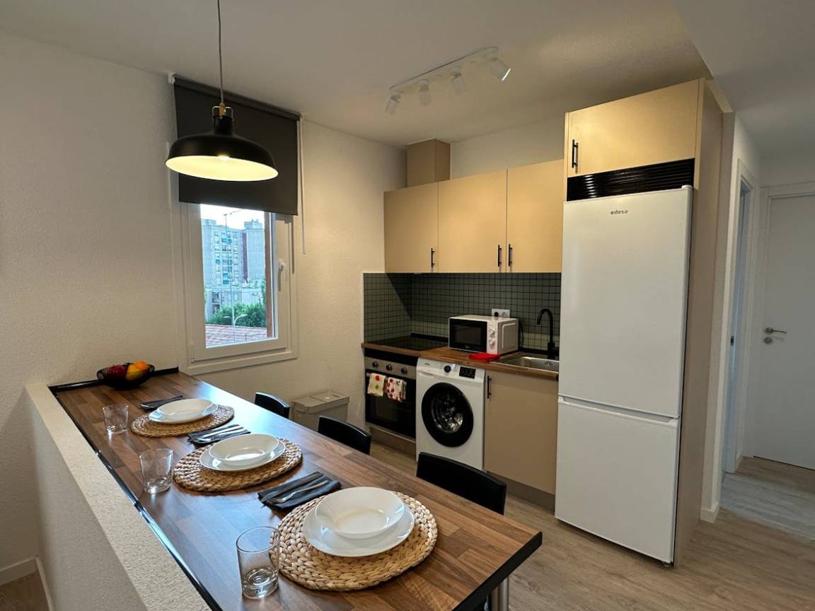 39 M² Apartamento ∙ 2 Habitaciones ∙ 3 Huéspedes - Móstoles