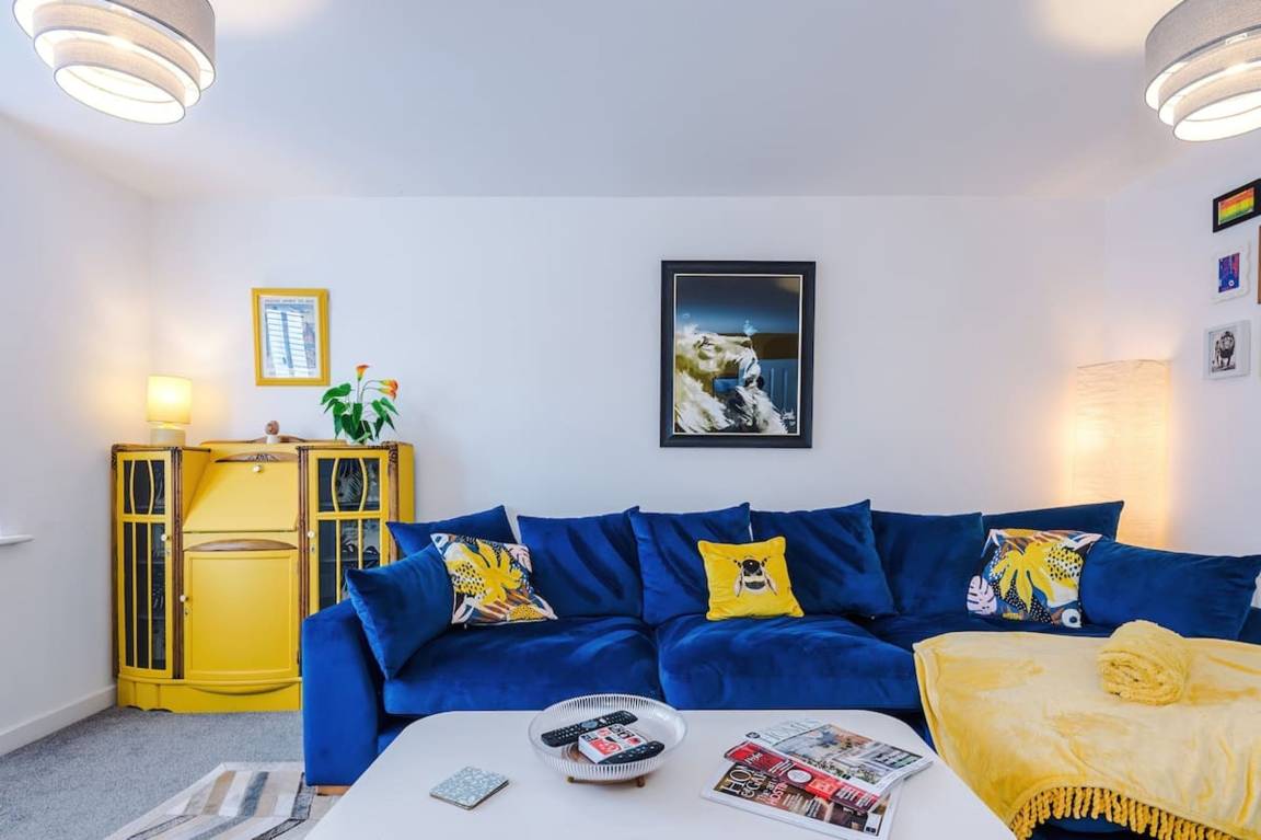 House ∙ 2 Bedrooms ∙ 4 Guests - Crewe