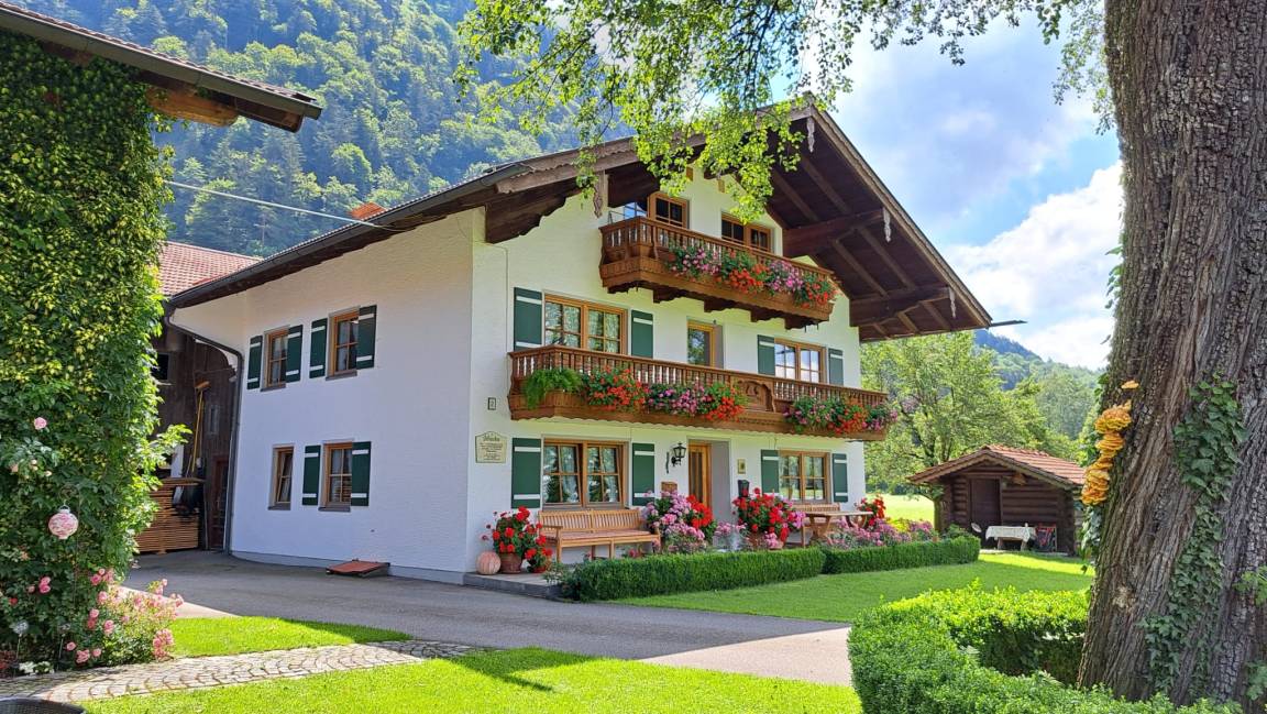 60 M² Ferienwohnung ∙ 2 Schlafzimmer ∙ 2 Gäste - Marquartstein