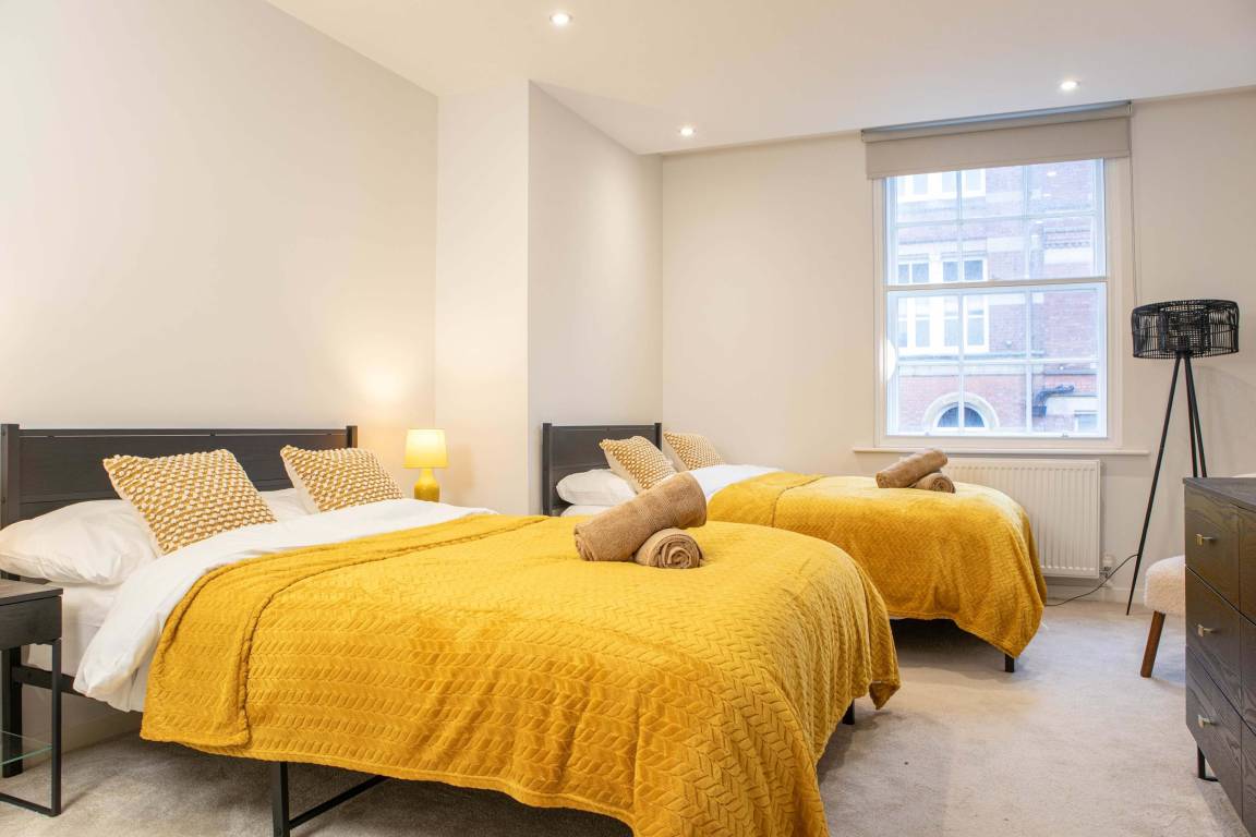 Apartment ∙ 2 Bedrooms ∙ 6 Guests - Leeds Bradford Airport (LBA)