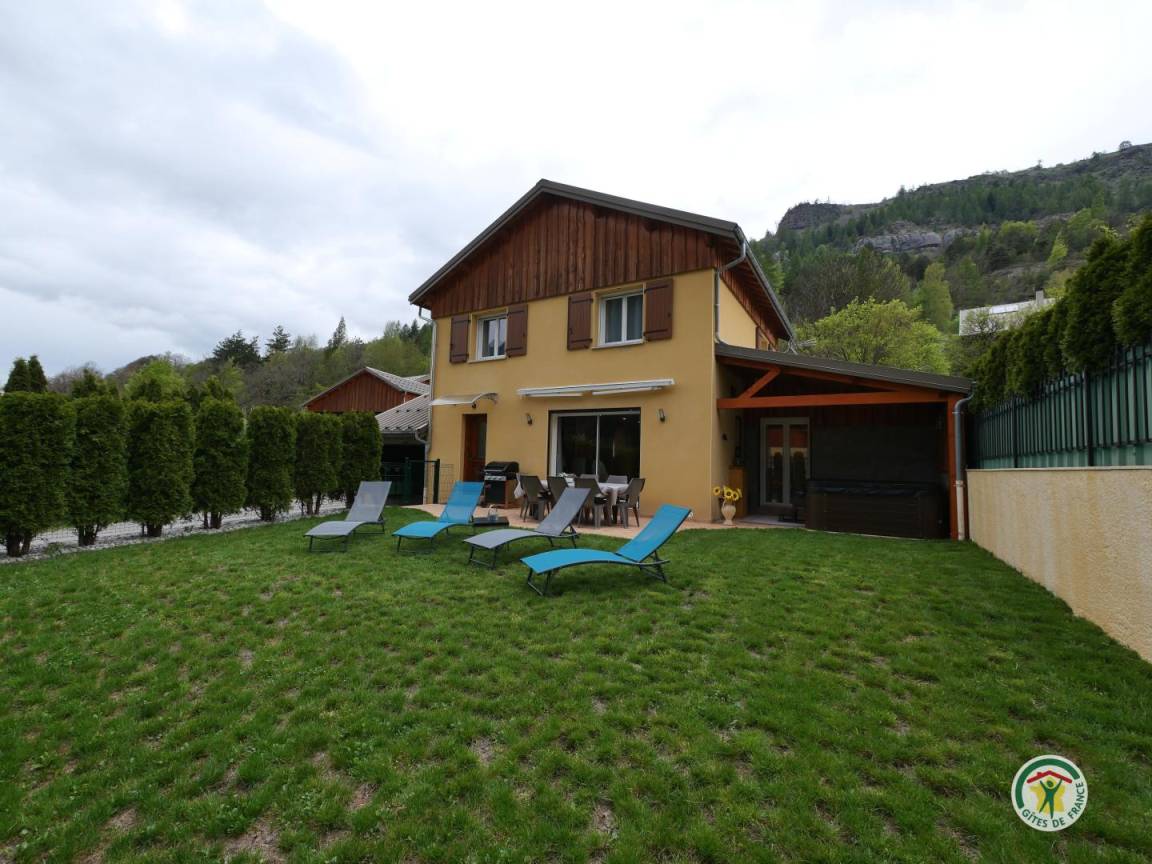120 M² Gîte ∙ 4 Chambres ∙ 8 Personnes - Réallon