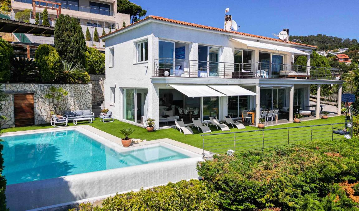 280 M² Villa ∙ 5 Chambres ∙ 12 Personnes - Lloret de Mar