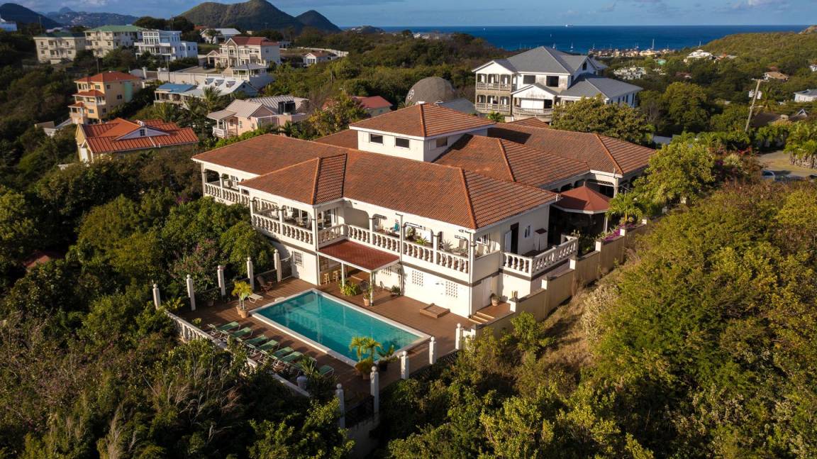 Villa ∙ 5 Bedrooms ∙ 16 Guests - Saint Lucia