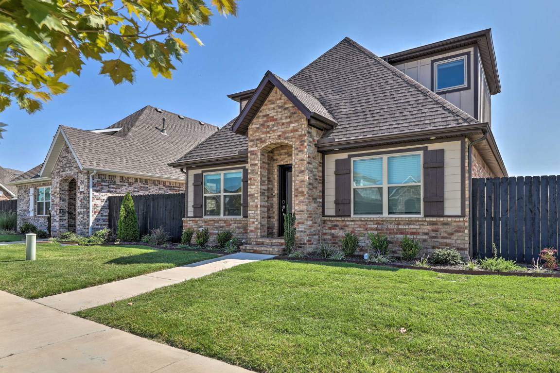 176 M² House ∙ 4 Bedrooms ∙ 9 Guests - Fayetteville, AR