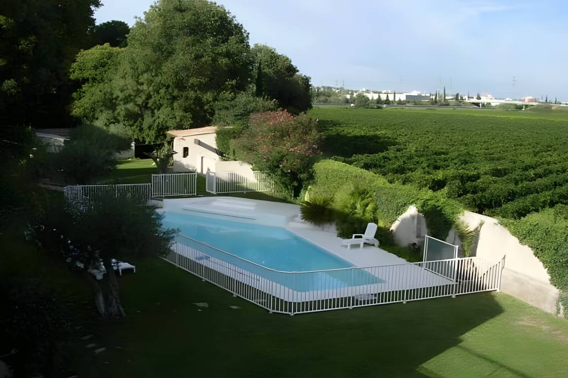 380 M² Maison De Campagne ∙ 10 Chambres ∙ 18 Personnes - Nîmes