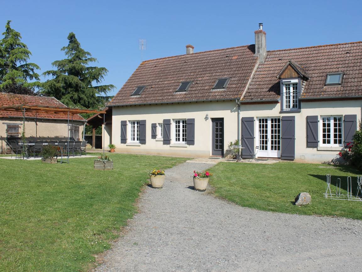 160 M² Cottage ∙ 4 Chambres ∙ 12 Personnes - Indre