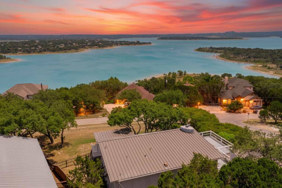 House ∙ 4 Bedrooms ∙ 16 Guests - Canyon Lake, TX