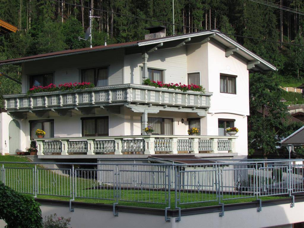 145 M² Appartement ∙ 5 Slaapkamers ∙ 12 Gasten - Stumm