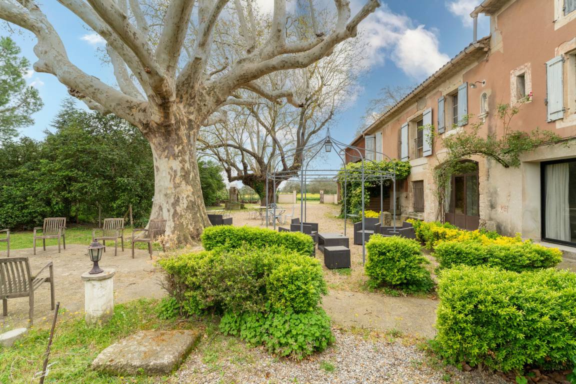 250 M² Maison De Vacances ∙ 5 Chambres ∙ 10 Personnes - Avignon