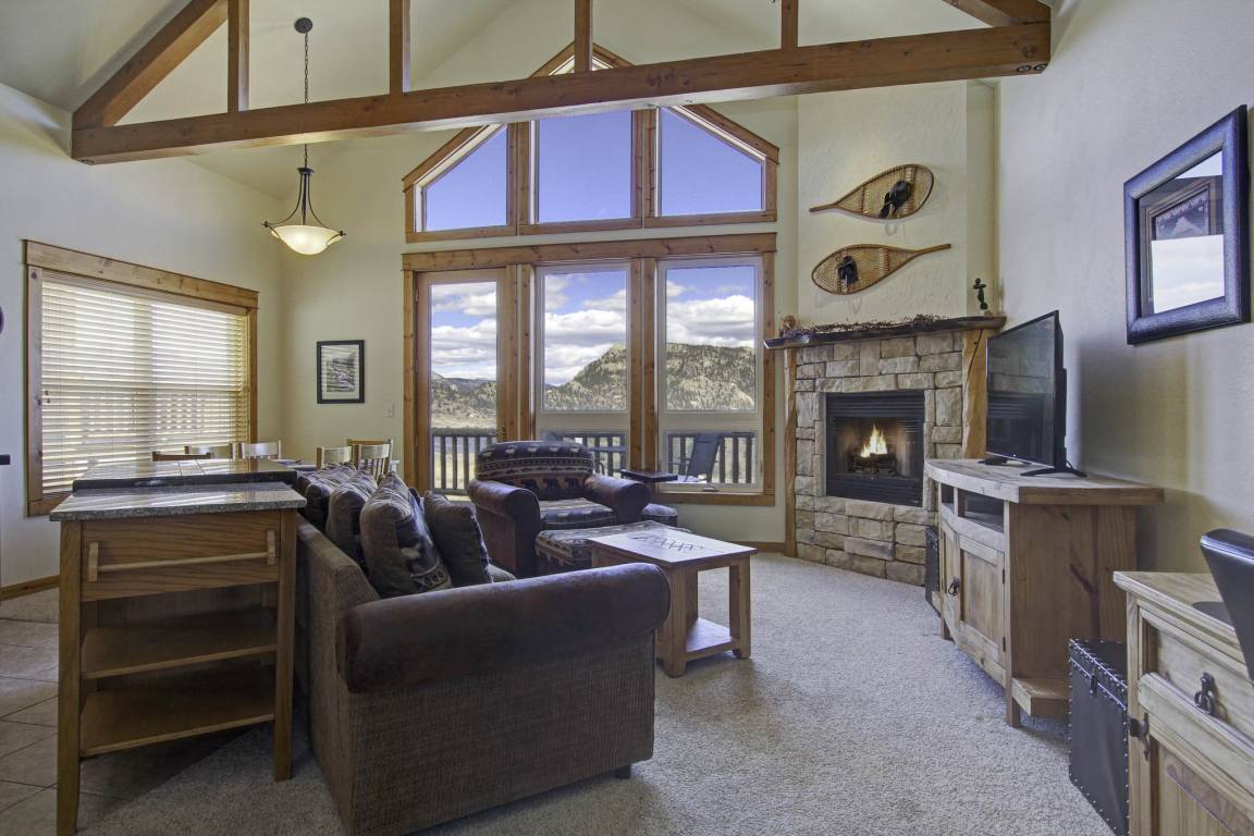 140 M² Condo ∙ 2 Bedrooms ∙ 6 Guests - Estes Park, CO