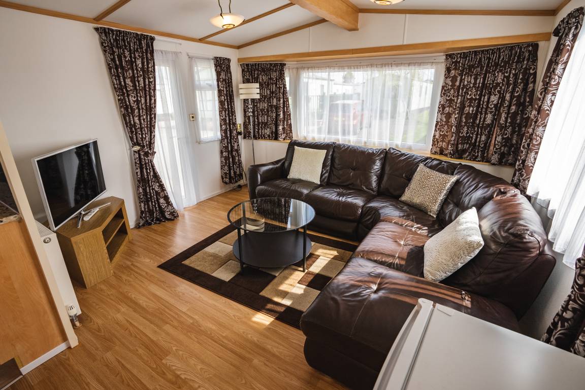75 M² Chalet ∙ 2 Bedrooms ∙ 4 Guests - Glamis Castle