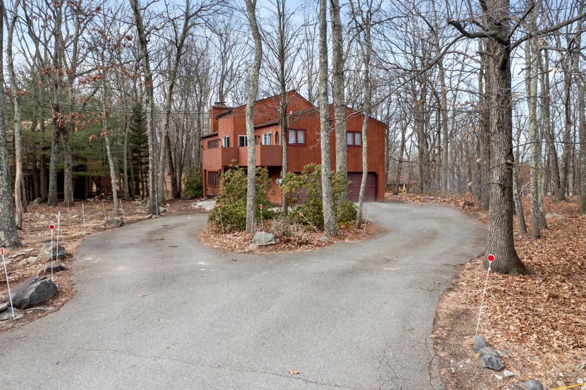 House ∙ 5 Bedrooms ∙ 12 Guests - Pocono Mountains, PA