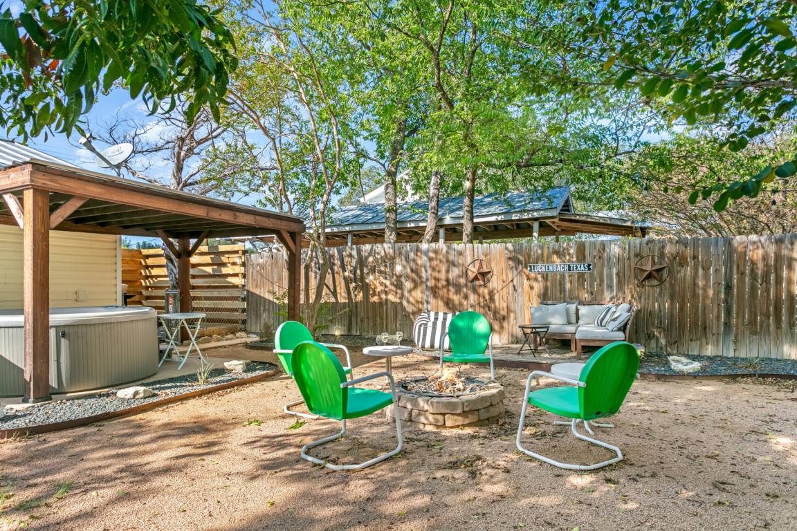 Cottage ∙ 2 Bedrooms ∙ 4 Guests - Texas