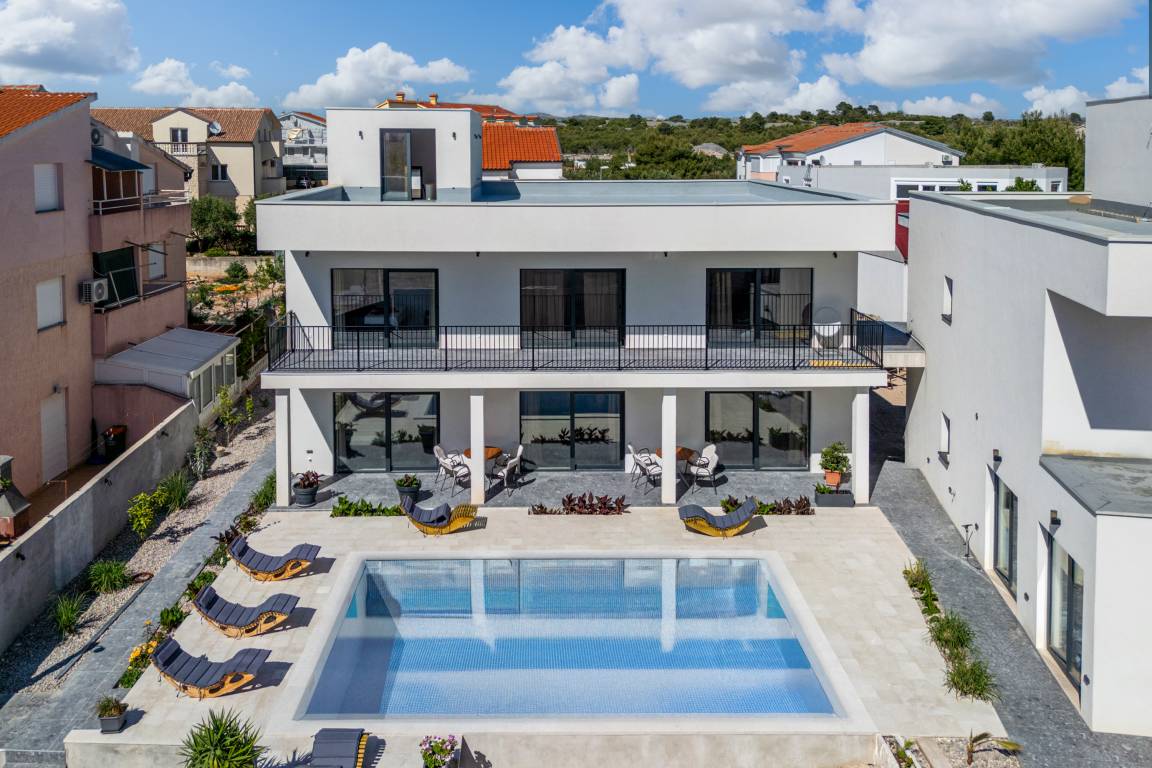 300 M² Villa ∙ 6 Schlafzimmer ∙ 12 Gäste - Vodice