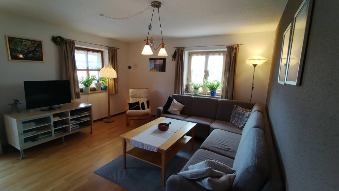 70 M² Ferienwohnung ∙ 2 Schlafzimmer ∙ 4 Gäste - Deggendorf