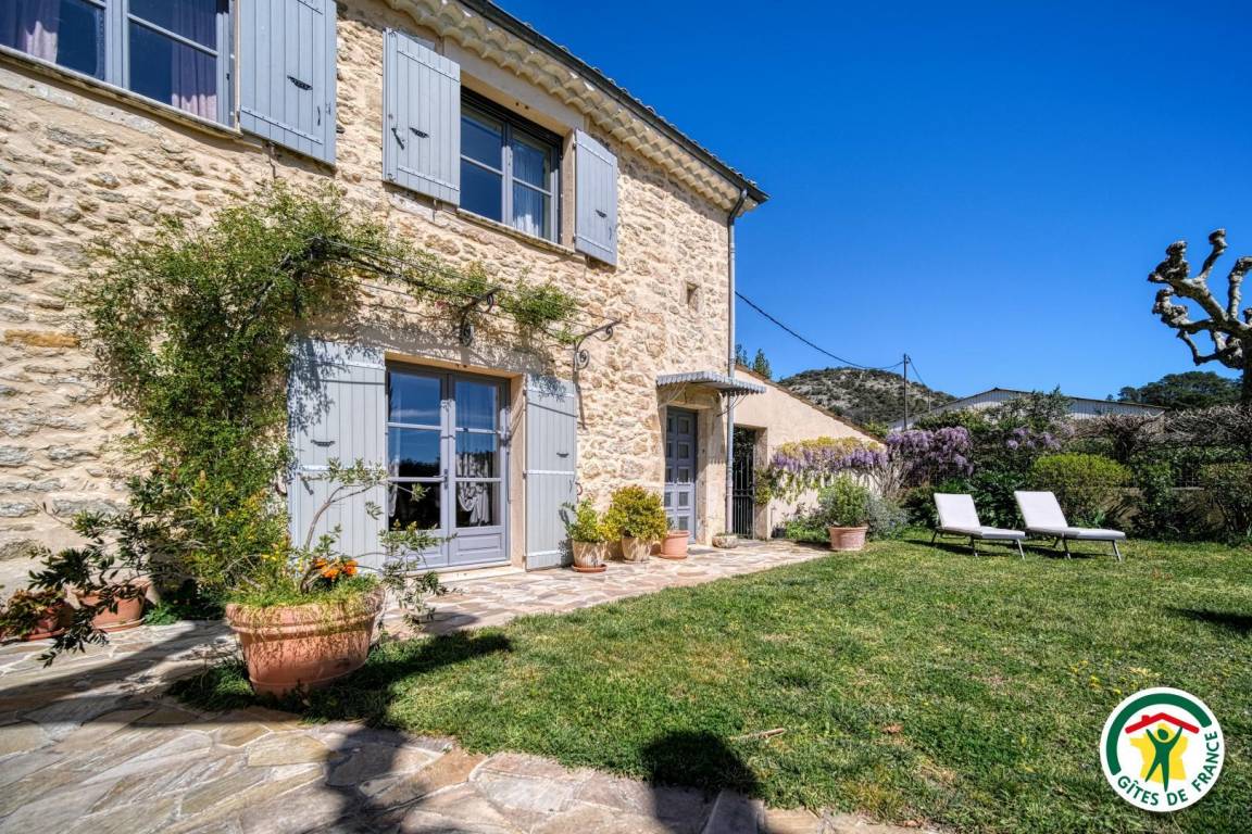210 M² Gîte ∙ 5 Chambres ∙ 10 Personnes - Suze-la-Rousse