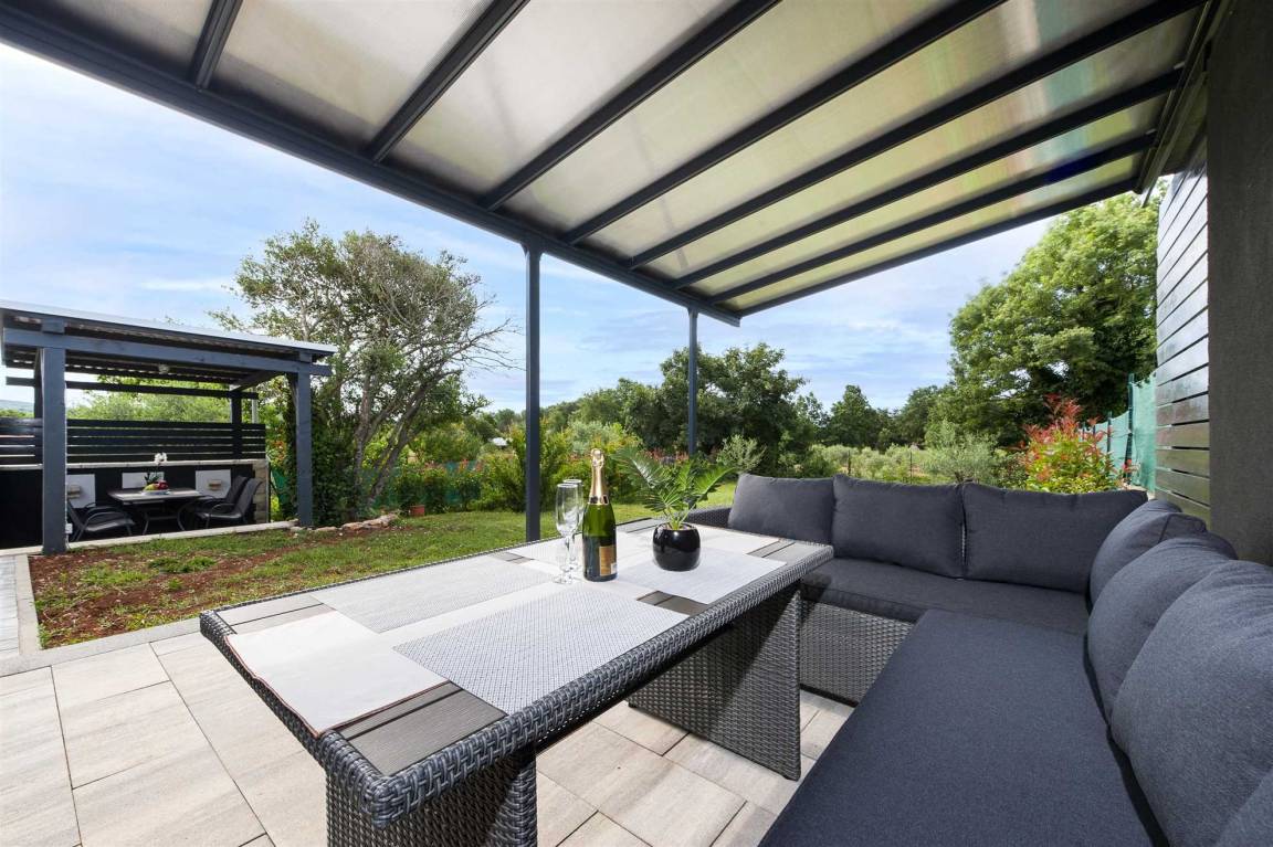 57 M² Ferienhaus ∙ 2 Schlafzimmer ∙ 4 Gäste - Rovinj