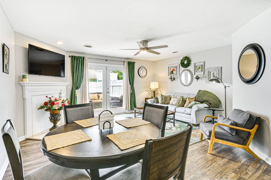 101 M² Apartment ∙ 2 Bedrooms ∙ 6 Guests - Clarksville, TN