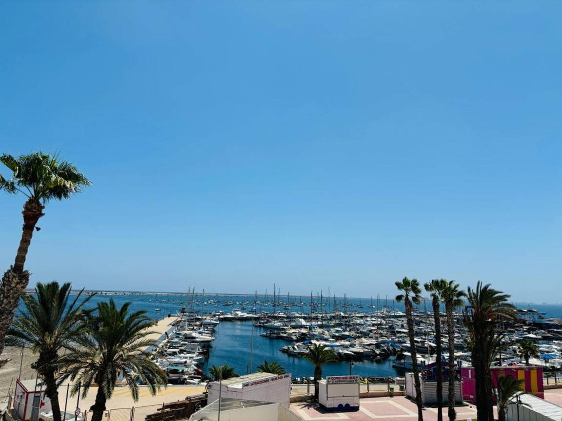 90 M² Bungalow ∙ 3 Habitaciones ∙ 6 Huéspedes - Los Alcázares