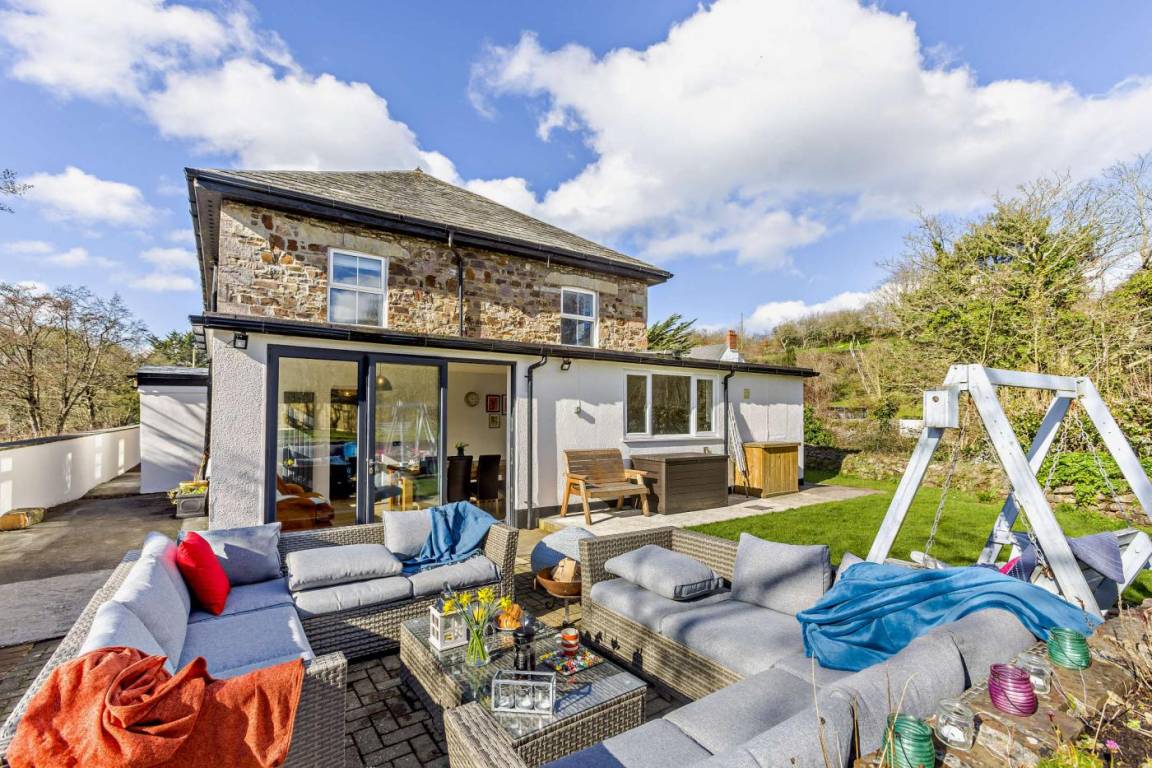 Cottage ∙ 6 Bedrooms ∙ 12 Guests - Widemouth Bay