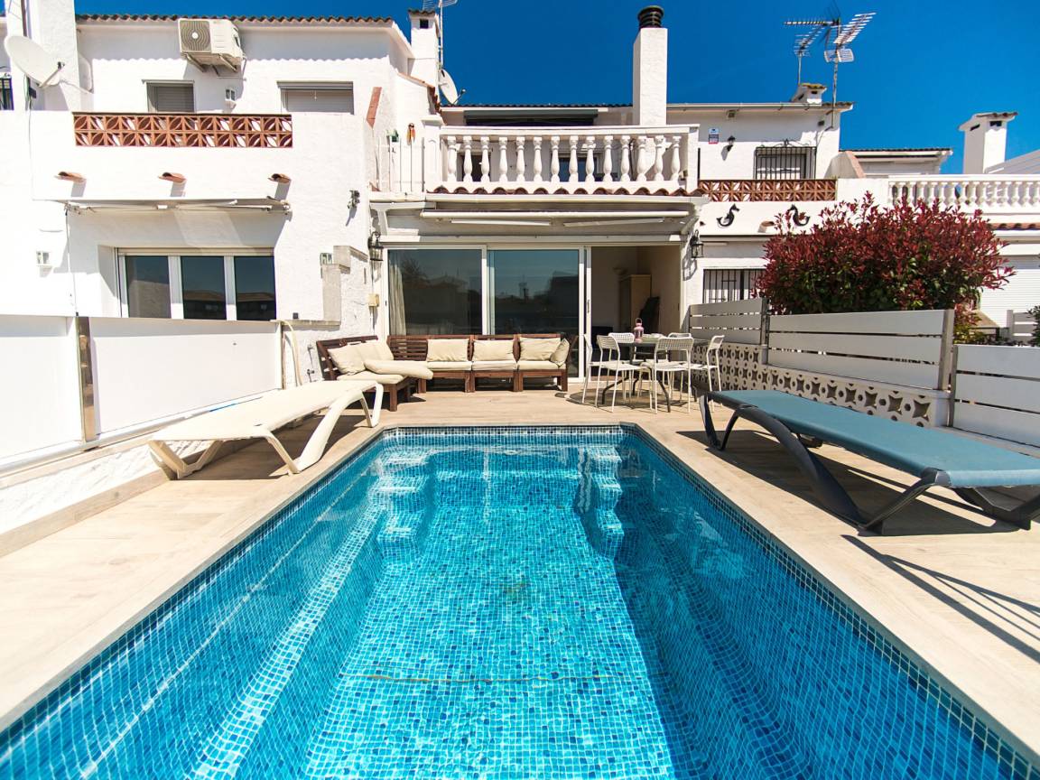 90 M² House ∙ 1 Bedroom ∙ 6 Guests - Empuriabrava