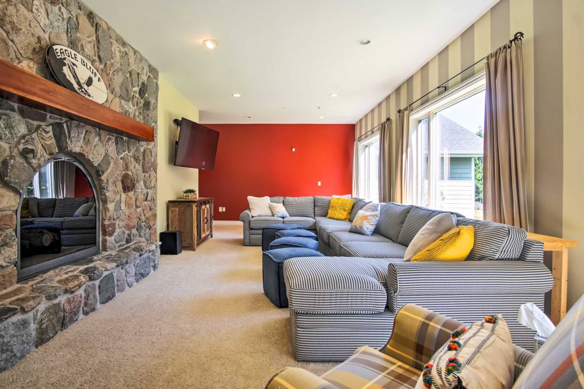 489 M² House ∙ 4 Bedrooms ∙ 14 Guests - Bass Lake, Pentwater