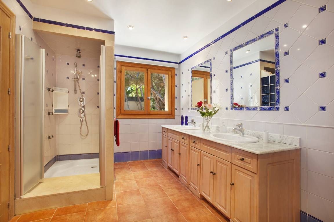 200 M² Villa ∙ 5 Bedrooms ∙ 10 Guests - Santa Ponsa