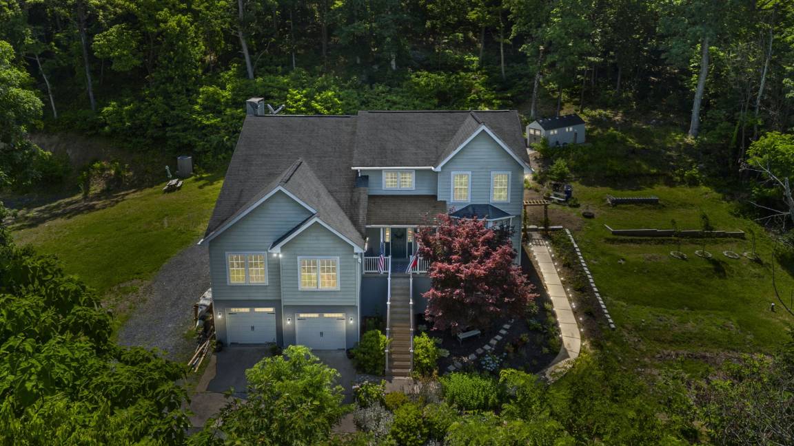 307 M² House ∙ 6 Bedrooms ∙ 14 Guests - Front Royal, VA