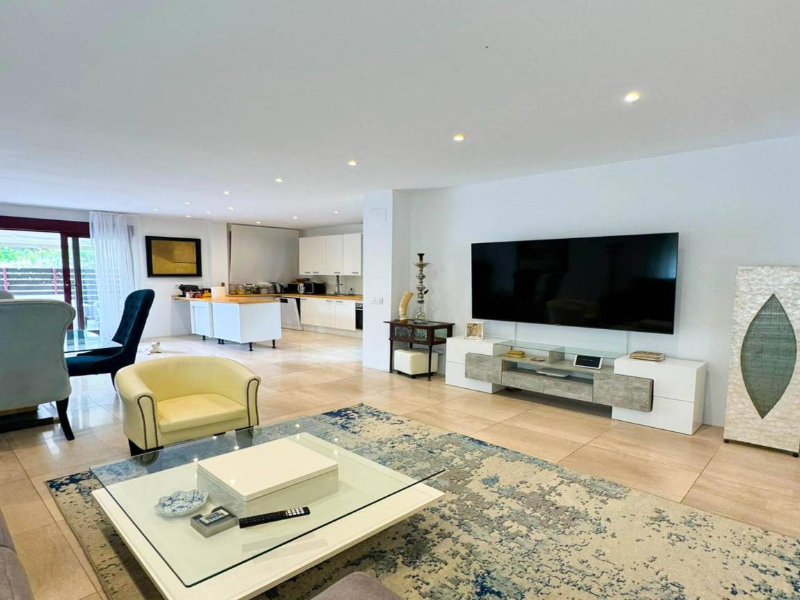 260 M² Villa ∙ 4 Bedrooms ∙ 8 Guests - Estepona