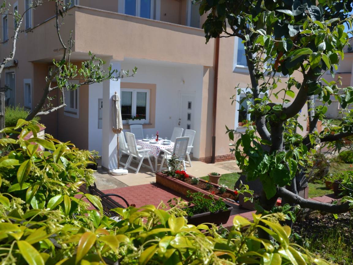 56 M² Huoneisto ∙ 2 Makuuhuonetta ∙ 4 Vierasta - Pula