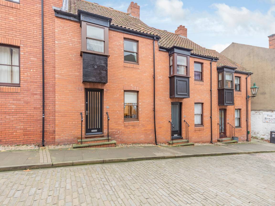 Cottage ∙ 2 Bedrooms ∙ 4 Guests - Lincoln Castle