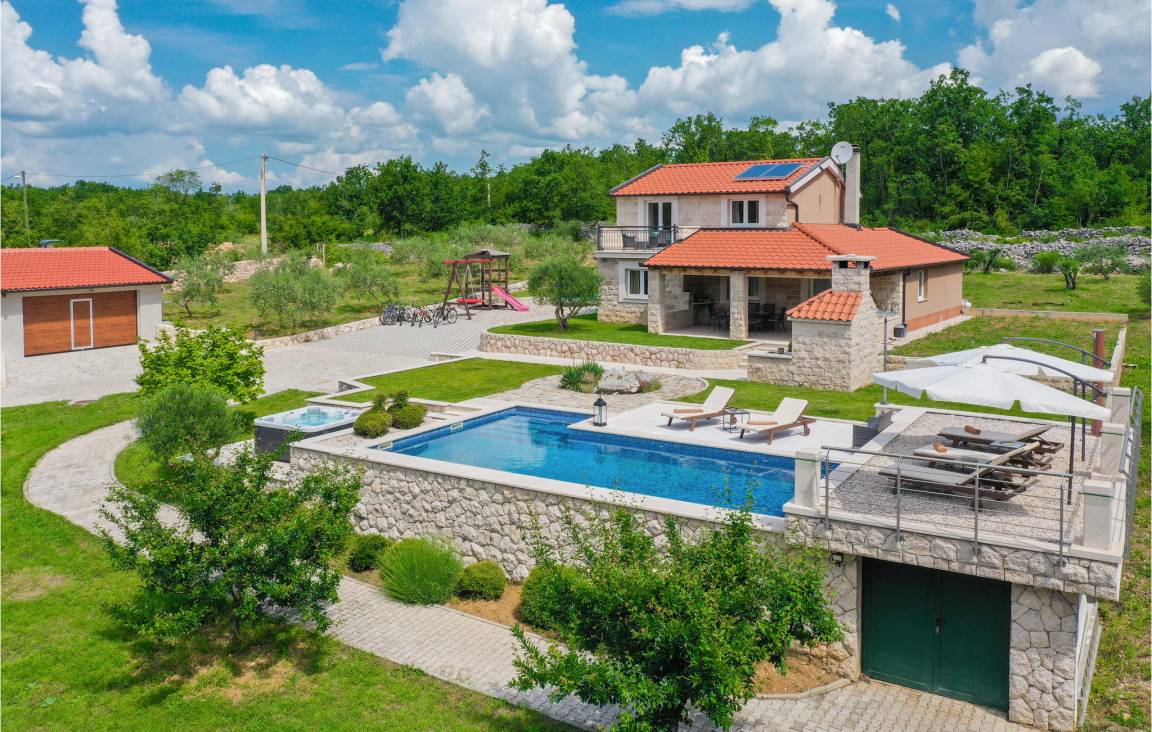 190 M² House ∙ 3 Bedrooms ∙ 8 Guests - Imotski