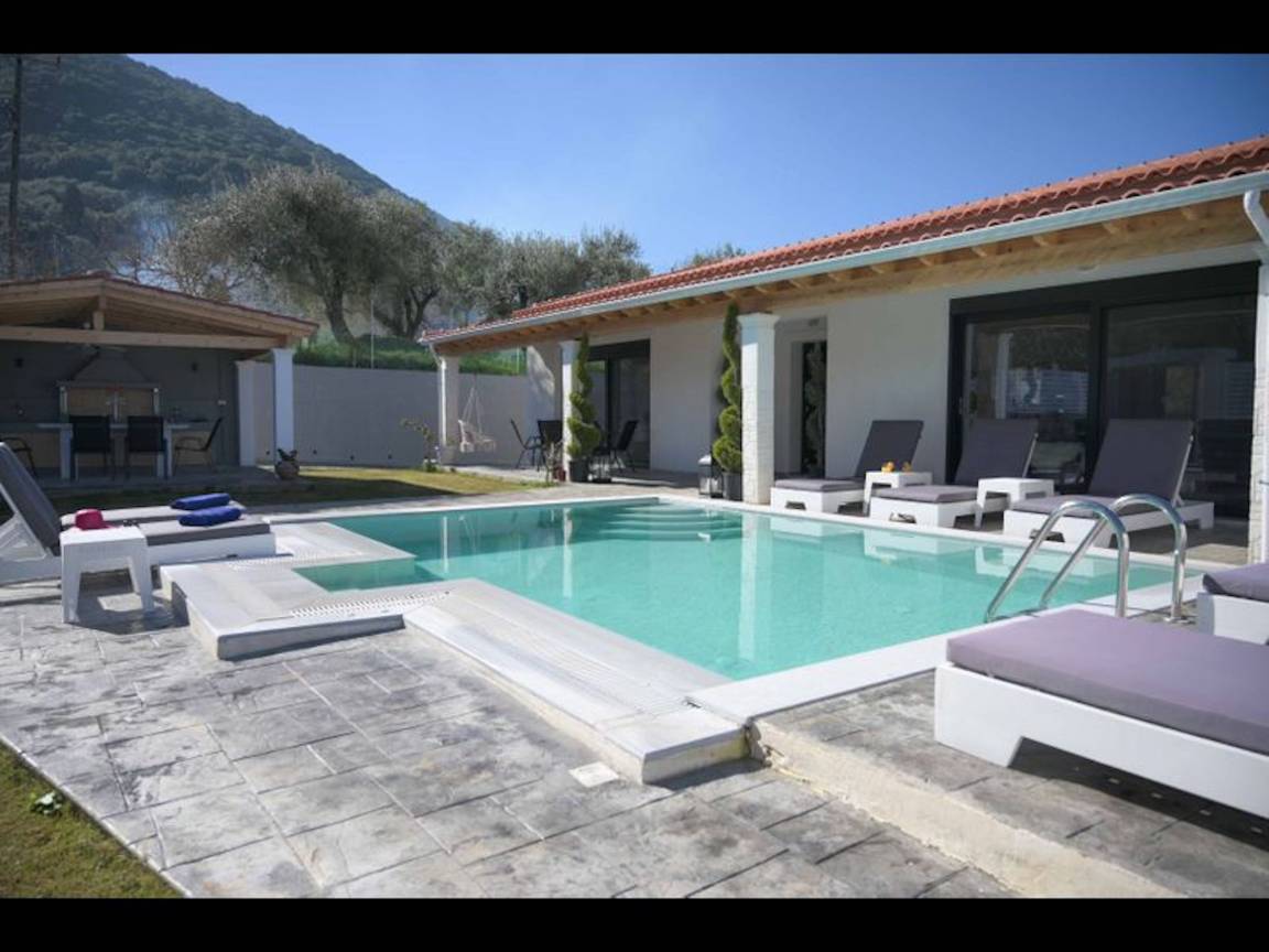 250 M² Villa ∙ 5 Schlafzimmer ∙ 12 Gäste - Korfu