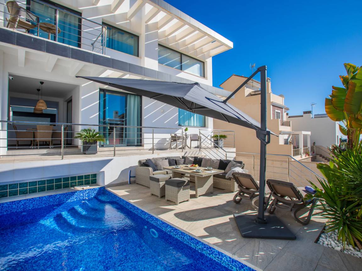 120 M² Maison De Vacances ∙ 4 Chambres ∙ 8 Personnes - Nerja