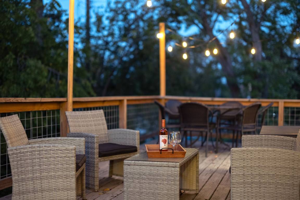 House ∙ 4 Bedrooms ∙ 8 Guests - Bloomington, IN