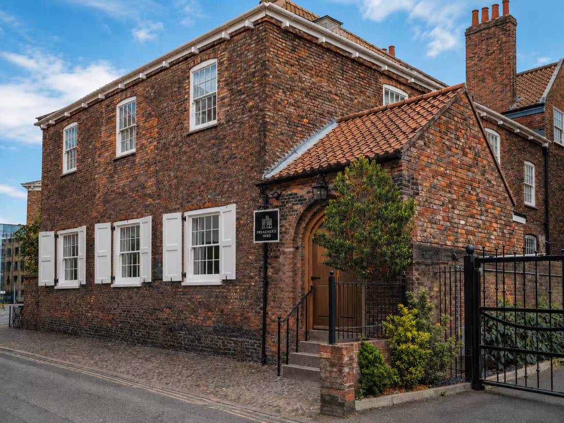 Cottage ∙ 2 Bedrooms ∙ 6 Guests - York