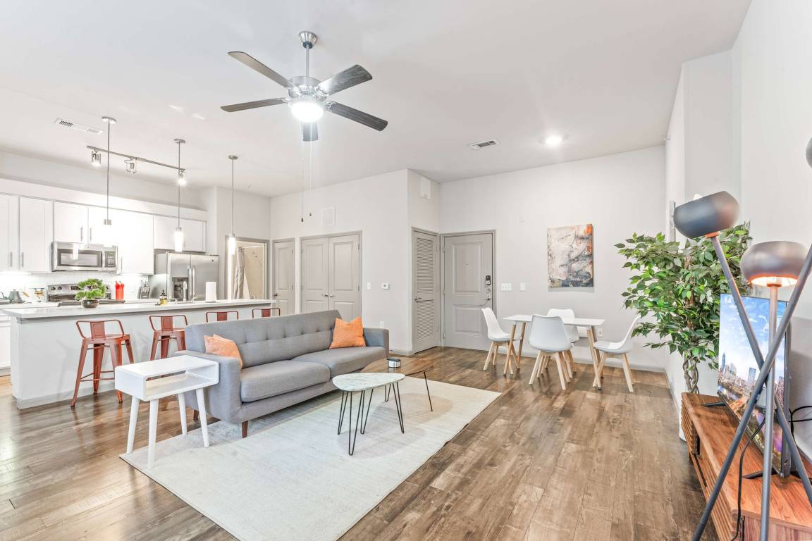 120 M² Apartment ∙ 2 Bedrooms ∙ 6 Guests - Bryker Woods - Austin