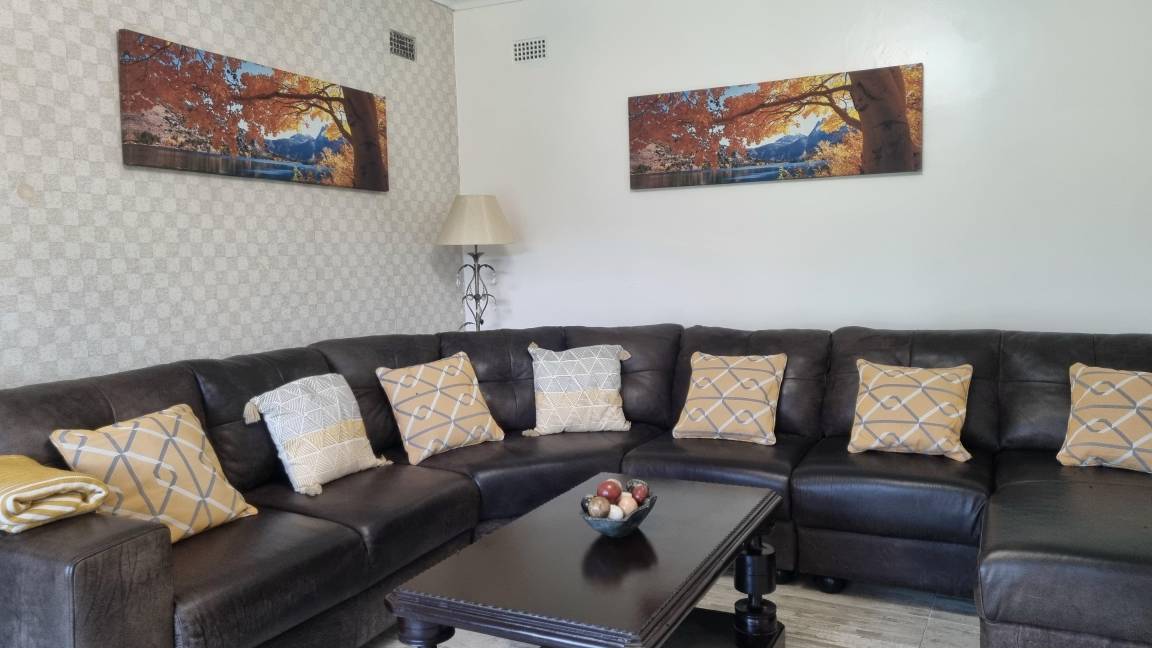 95 M² Cottage ∙ 2 Bedrooms ∙ 4 Guests - Harare