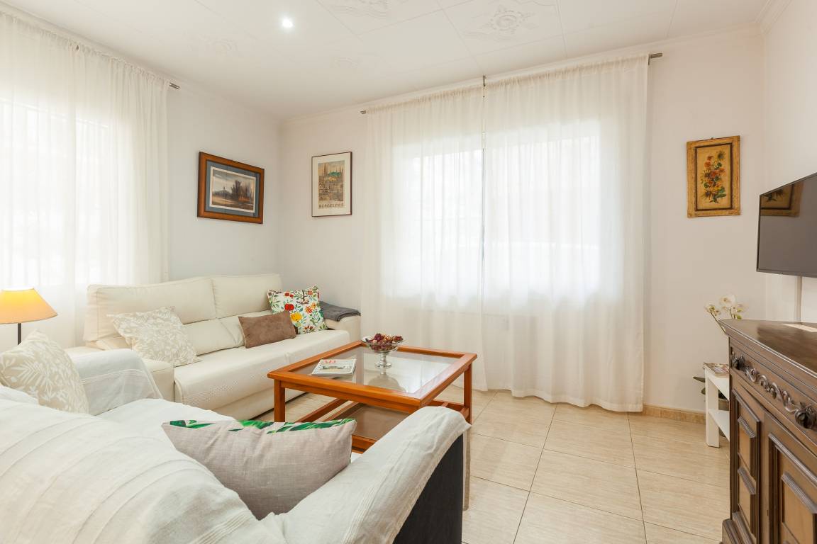90 M² Apartamento ∙ 3 Habitaciones ∙ 5 Huéspedes - Arenys de Mar
