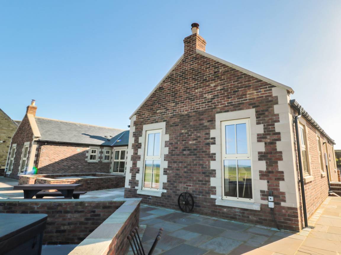 Cottage ∙ 2 Bedrooms ∙ 4 Guests - Dunstanburgh Castle