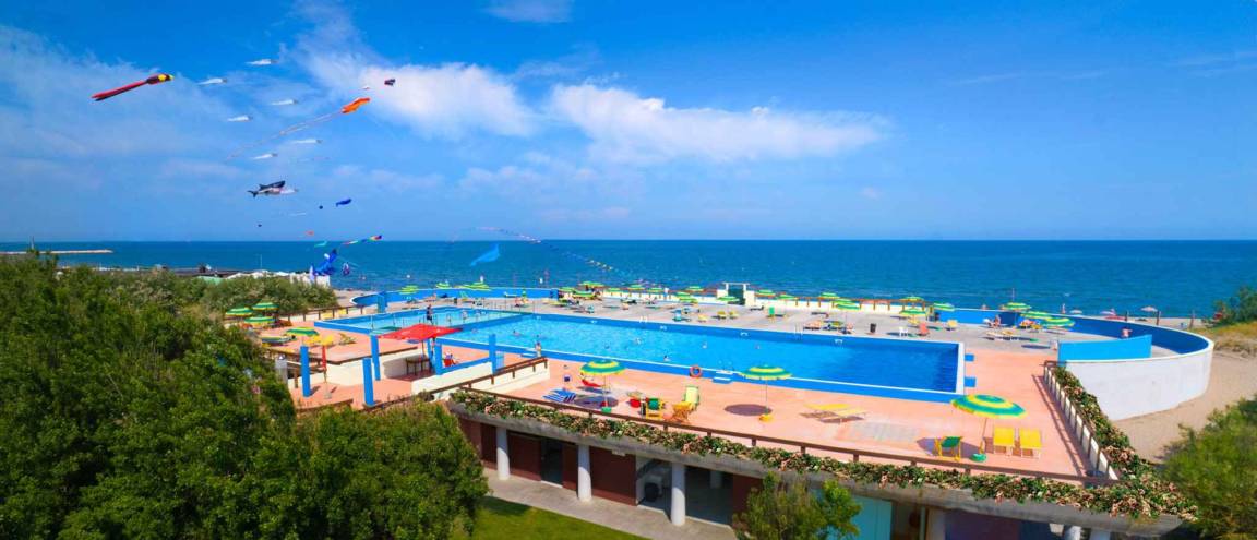 28 M² Caravan ∙ 3 Bedrooms ∙ 7 Guests - Rosolina Mare