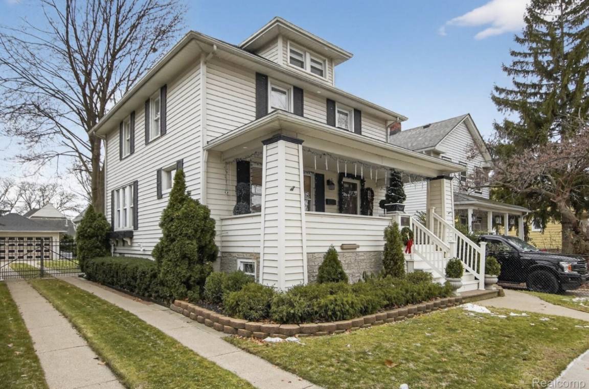 195 M² House ∙ 3 Bedrooms ∙ 5 Guests - Dearborn, MI
