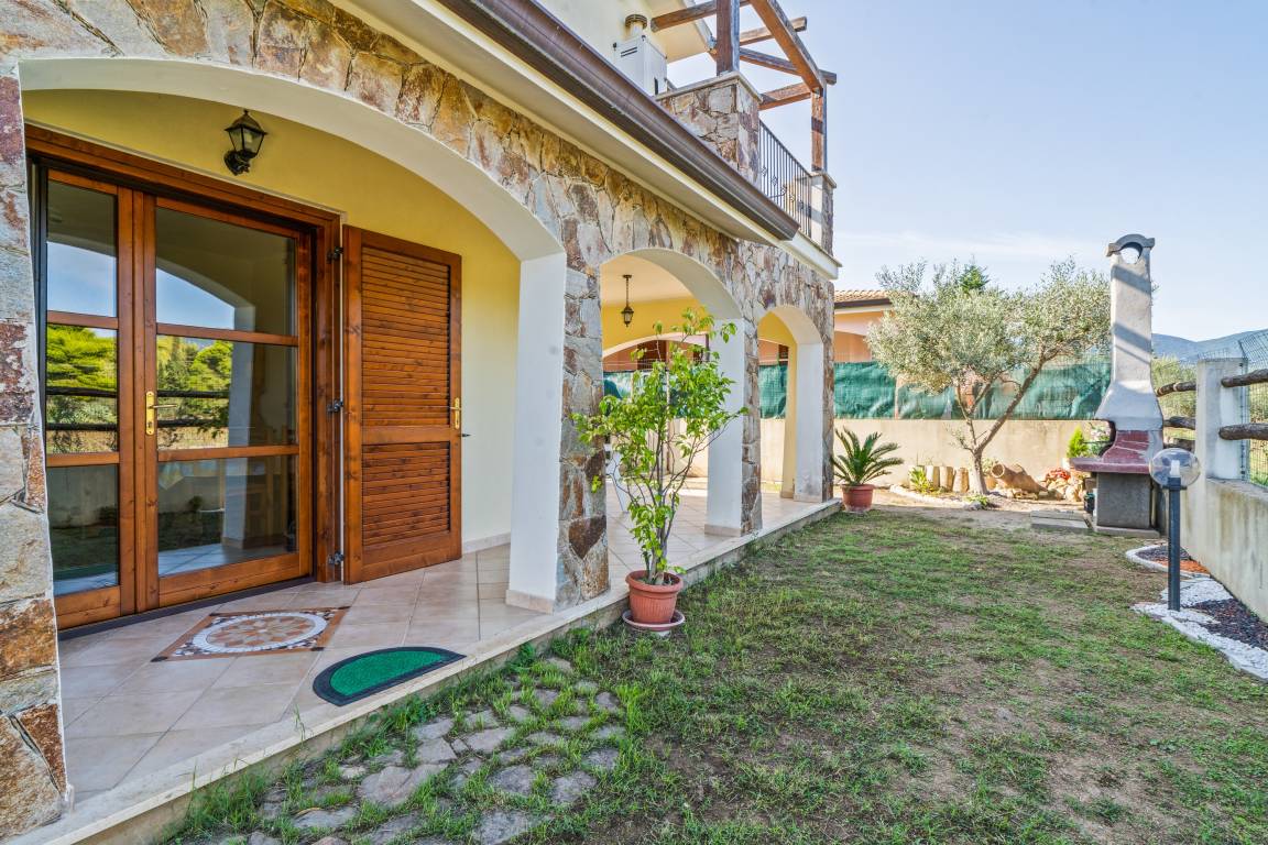 62 M² Huis ∙ 2 Slaapkamers ∙ 4 Gasten - Castiadas