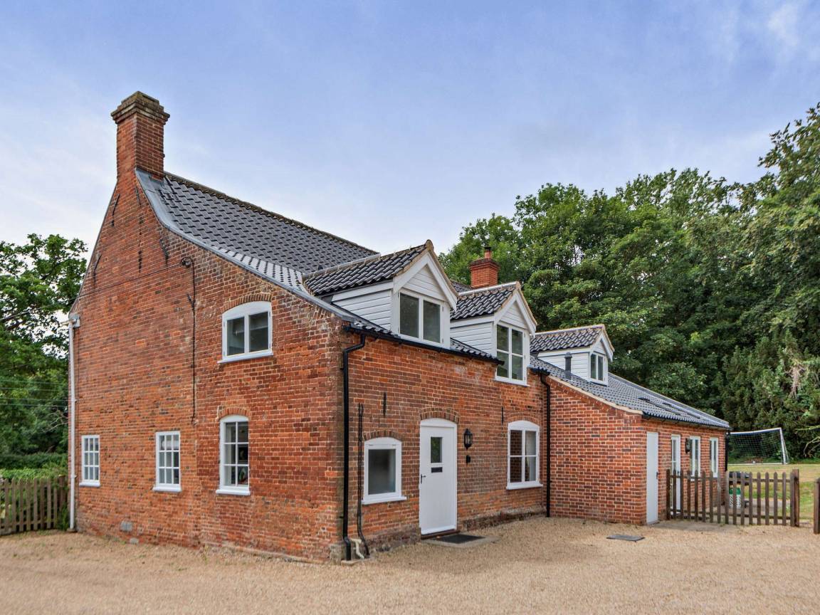 Cottage ∙ 5 Bedrooms ∙ 10 Guests - Norwich