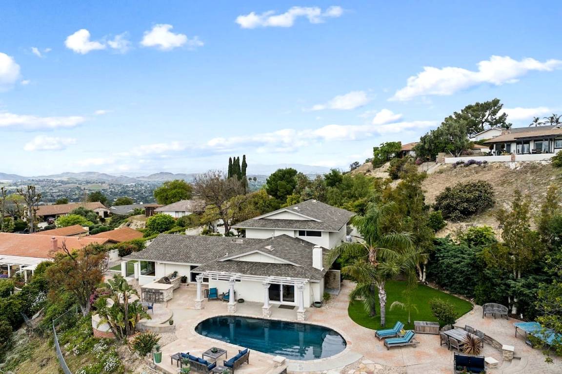 House ∙ 4 Bedrooms ∙ 8 Guests - Agoura Hills, CA