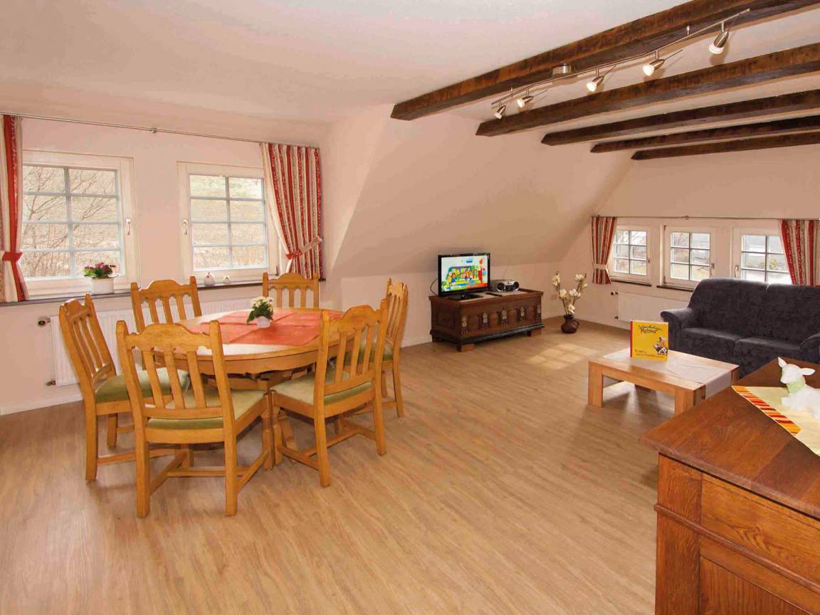 81 M² Ferienwohnung ∙ 2 Schlafzimmer ∙ 4 Gäste - Bad Berleburg