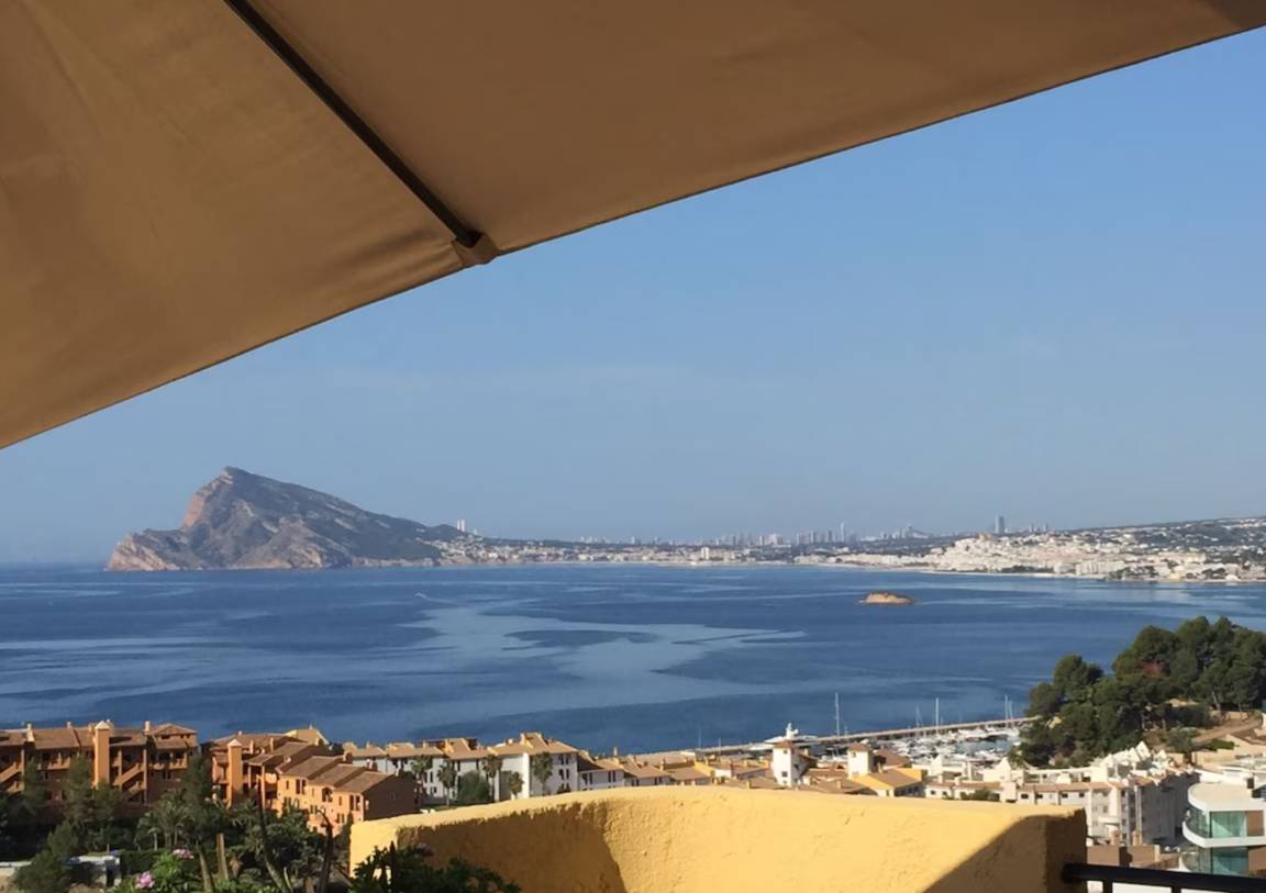 243 M² Ferienhaus ∙ 4 Schlafzimmer ∙ 10 Gäste - Benidorm